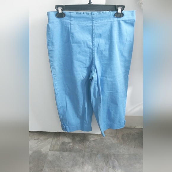 Laura Scott | Shorts | 2 Pairs Of Laura Scott Denim Capri Pants | Poshmark